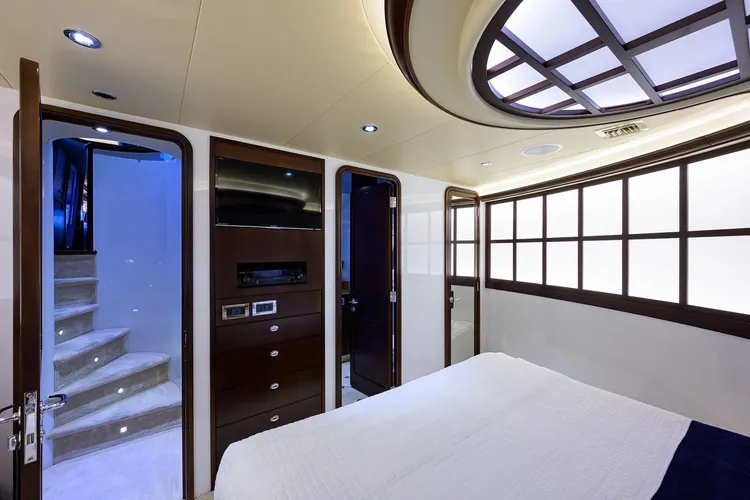 UNWINED yacht for charter (Westport, 34.14m, 2005)